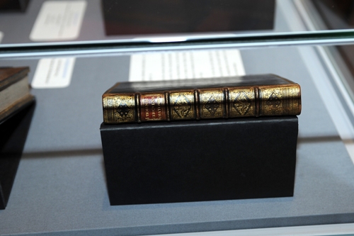 National Library of Ireland Bookbinding exhibitions – Edward Worth Library