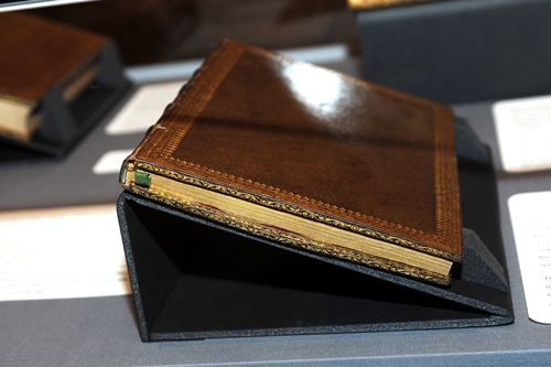 National Library of Ireland Bookbinding exhibitions – Edward Worth Library